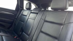 Pelēks Jeep Grand Cherokee 2018 Marijampole, ar dzinēja tilpumu 2.99 L un nobraukumu 118 tūkst. km par 18990 €, foto 28 vietnē AUTOMOTO.COM.LV