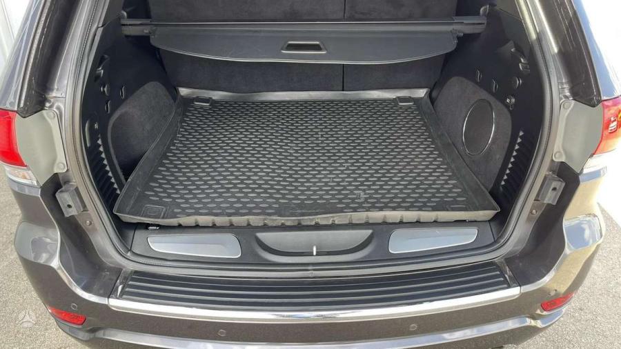 Pelēks Jeep Grand Cherokee 2018 Marijampole, ar dzinēja tilpumu 2.99 L un nobraukumu 118 tūkst. km par 18990 €, foto 34 vietnē AUTOMOTO.COM.LV