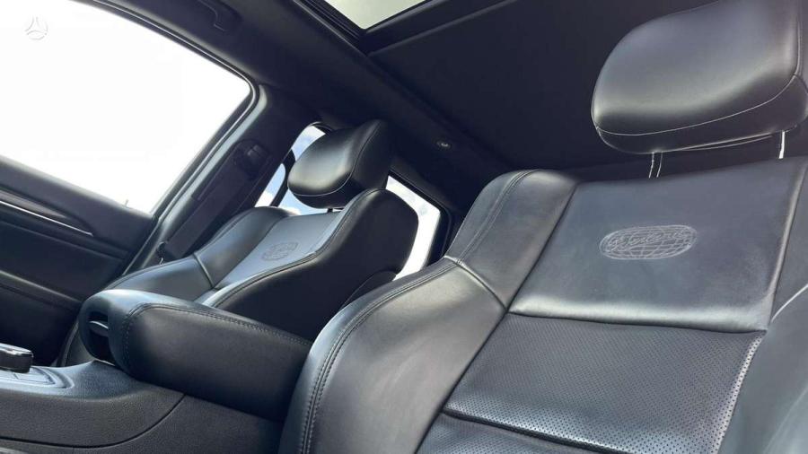 Pelēks Jeep Grand Cherokee 2018 Marijampole, ar dzinēja tilpumu 2.99 L un nobraukumu 118 tūkst. km par 18990 €, foto 39 vietnē AUTOMOTO.COM.LV