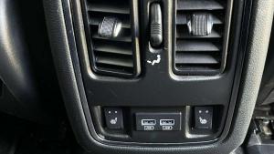Pelēks Jeep Grand Cherokee 2018 Marijampole, ar dzinēja tilpumu 2.99 L un nobraukumu 118 tūkst. km par 18990 €, foto 40 vietnē AUTOMOTO.COM.LV