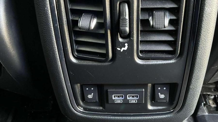 Pelēks Jeep Grand Cherokee 2018 Marijampole, ar dzinēja tilpumu 2.99 L un nobraukumu 118 tūkst. km par 18990 €, foto 40 vietnē AUTOMOTO.COM.LV