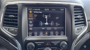 Pelēks Jeep Grand Cherokee 2018 Marijampole, ar dzinēja tilpumu 2.99 L un nobraukumu 118 tūkst. km par 18990 €, foto 42 vietnē AUTOMOTO.COM.LV