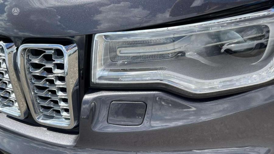 Pelēks Jeep Grand Cherokee 2018 Marijampole, ar dzinēja tilpumu 2.99 L un nobraukumu 118 tūkst. km par 18990 €, foto 46 vietnē AUTOMOTO.COM.LV