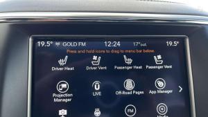 Pelēks Jeep Grand Cherokee 2018 Marijampole, ar dzinēja tilpumu 2.99 L un nobraukumu 118 tūkst. km par 18990 €, foto 47 vietnē AUTOMOTO.COM.LV