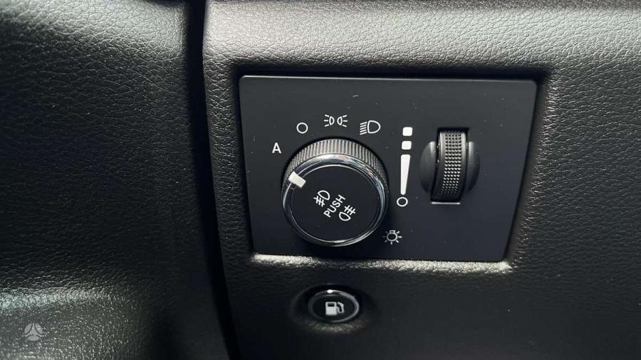 Pelēks Jeep Grand Cherokee 2018 Marijampole, ar dzinēja tilpumu 2.99 L un nobraukumu 118 tūkst. km par 18990 €, foto 48 vietnē AUTOMOTO.COM.LV