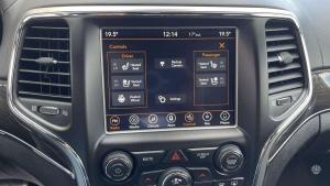 Pelēks Jeep Grand Cherokee 2018 Marijampole, ar dzinēja tilpumu 2.99 L un nobraukumu 118 tūkst. km par 18990 €, foto 55 vietnē AUTOMOTO.COM.LV