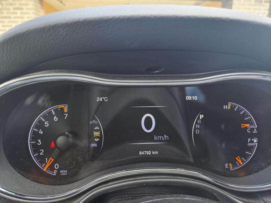 Pelēks Jeep Grand Cherokee 2018 Šauļi, ar dzinēja tilpumu 3.60 L un nobraukumu 85 tūkst. km par 19600 €, foto 9 vietnē AUTOMOTO.COM.LV
