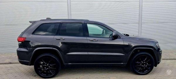 Pelēks Jeep Grand Cherokee 2018 Kretinga, ar dzinēja tilpumu 3.60 L un nobraukumu 66 tūkst. km par 17999 €, foto 5 vietnē AUTOMOTO.COM.LV