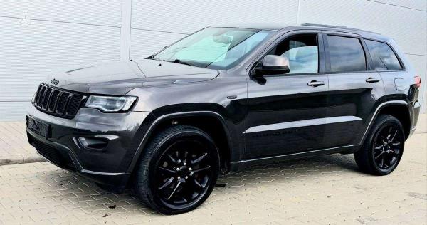 Pelēks Jeep Grand Cherokee 2018 Kretinga, ar dzinēja tilpumu 3.60 L un nobraukumu 66 tūkst. km par 17999 €, foto 7 vietnē AUTOMOTO.COM.LV