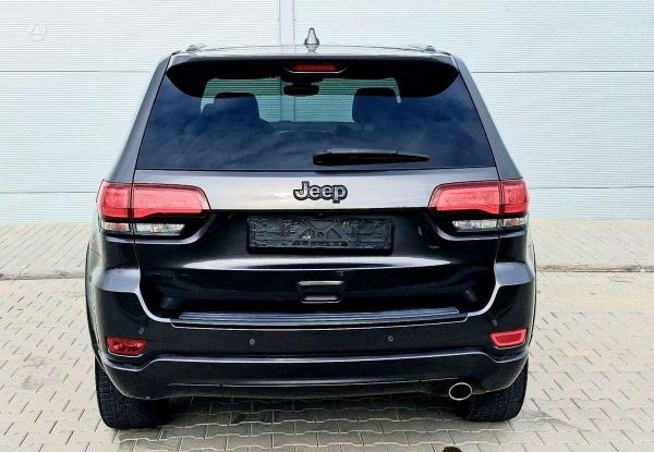 Pelēks Jeep Grand Cherokee 2018 Kretinga, ar dzinēja tilpumu 3.60 L un nobraukumu 66 tūkst. km par 17999 €, foto 9 vietnē AUTOMOTO.COM.LV