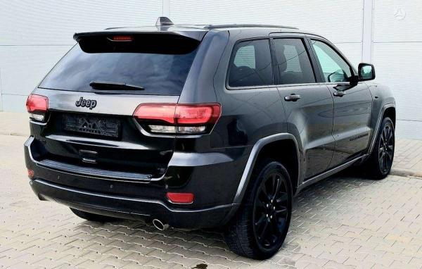 Pelēks Jeep Grand Cherokee 2018 Kretinga, ar dzinēja tilpumu 3.60 L un nobraukumu 66 tūkst. km par 17999 €, foto 10 vietnē AUTOMOTO.COM.LV