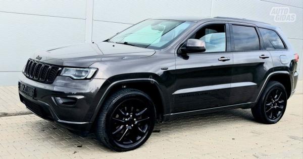 Pelēks Jeep Grand Cherokee 2018 Kretinga, ar dzinēja tilpumu 3.60 L un nobraukumu 66 tūkst. km par 17499 €, foto 5 vietnē AUTOMOTO.COM.LV