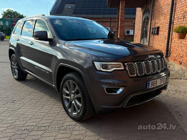 Grey Jeep Grand Cherokee 2018 in Viljandi, with an engine capacity of 3.00 L and mileage of 125 thousand km for 2499 €, photo 2 on AUTOMOTO.COM.LV