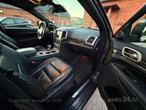 Grey Jeep Grand Cherokee 2018 in Viljandi, with an engine capacity of 3.00 L and mileage of 125 thousand km for 2499 €, photo 8 on AUTOMOTO.COM.LV