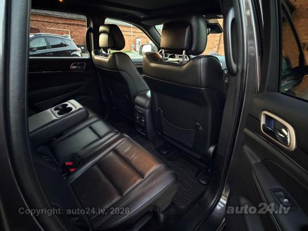 Grey Jeep Grand Cherokee 2018 in Viljandi, with an engine capacity of 3.00 L and mileage of 125 thousand km for 2499 €, photo 8 on AUTOMOTO.COM.LV