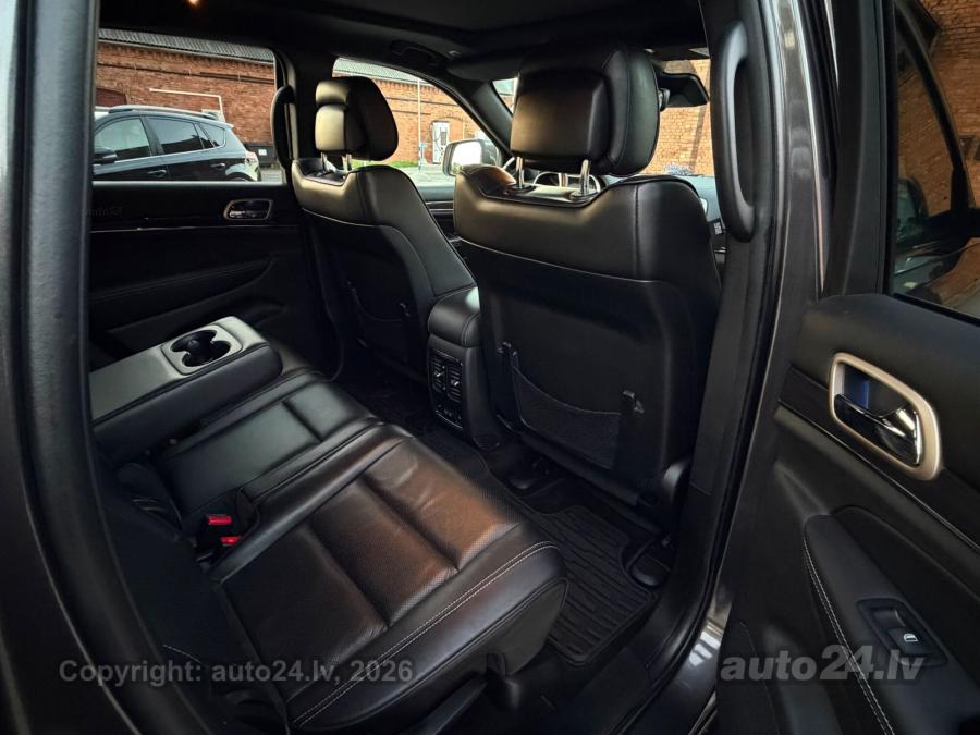 Grey Jeep Grand Cherokee 2018 in Viljandi, with an engine capacity of 3.00 L and mileage of 125 thousand km for 2499 €, photo 9 on AUTOMOTO.COM.LV