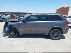 Pelēks Jeep Grand Cherokee 2018 Klaipėda, ar dzinēja tilpumu 3.60 L un nobraukumu 47 tūkst. km par 13500 €, foto 4 vietnē AUTOMOTO.COM.LV
