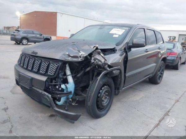 Grey Jeep Grand Cherokee 2018 in Klaipeda, with an engine capacity of 3.60 L and mileage of 47 thousand km for 13500 €, photo 5 on AUTOMOTO.COM.LV