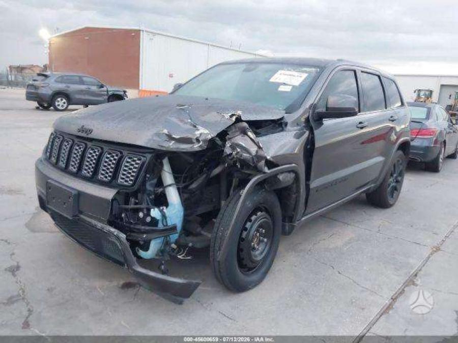 Pelēks Jeep Grand Cherokee 2018 Klaipėda, ar dzinēja tilpumu 3.60 L un nobraukumu 47 tūkst. km par 13500 €, foto 6 vietnē AUTOMOTO.COM.LV