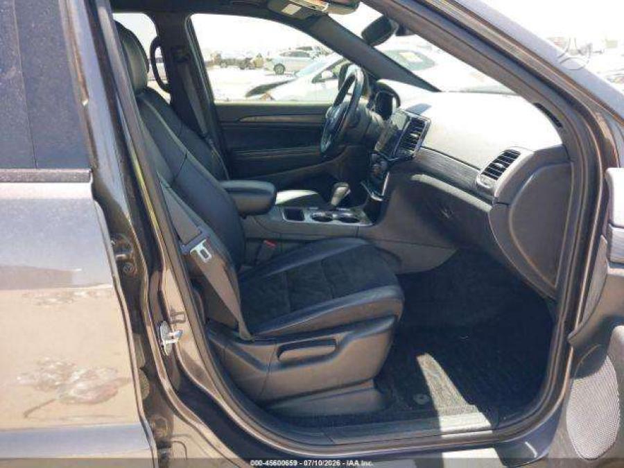 Pelēks Jeep Grand Cherokee 2018 Klaipėda, ar dzinēja tilpumu 3.60 L un nobraukumu 47 tūkst. km par 13500 €, foto 11 vietnē AUTOMOTO.COM.LV