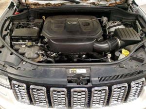 Grey Jeep Grand Cherokee 2018 in Kaunas, with an engine capacity of 3.60 L and mileage of 199 thousand km for 11999 €, photo 13 on AUTOMOTO.COM.LV