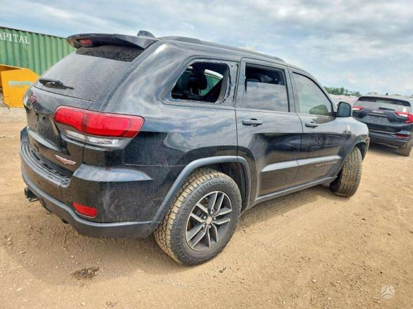 Grey Jeep Grand Cherokee 2018 in Ukmerge, with an engine capacity of 5.70 L and mileage of 107 thousand km for 11800 €, photo 4 on AUTOMOTO.COM.LV