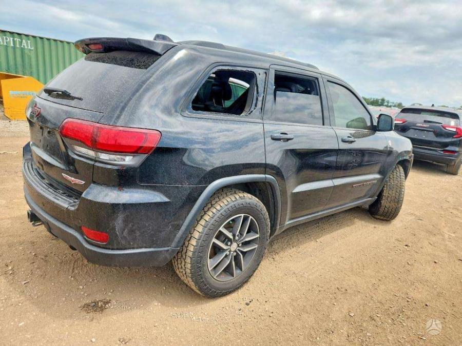 Pelēks Jeep Grand Cherokee 2018 Ukmergė, ar dzinēja tilpumu 5.70 L un nobraukumu 107 tūkst. km par 11800 €, foto 4 vietnē AUTOMOTO.COM.LV
