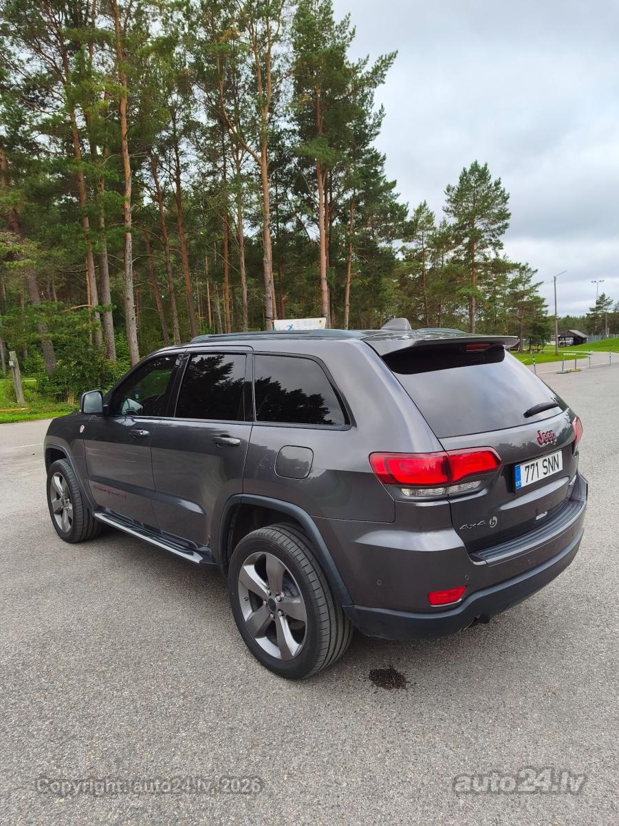 Grey Jeep Grand Cherokee 2018 in Tallinn, with an engine capacity of 3.00 L and mileage of 179 thousand km for 23000 €, photo 4 on AUTOMOTO.COM.LV