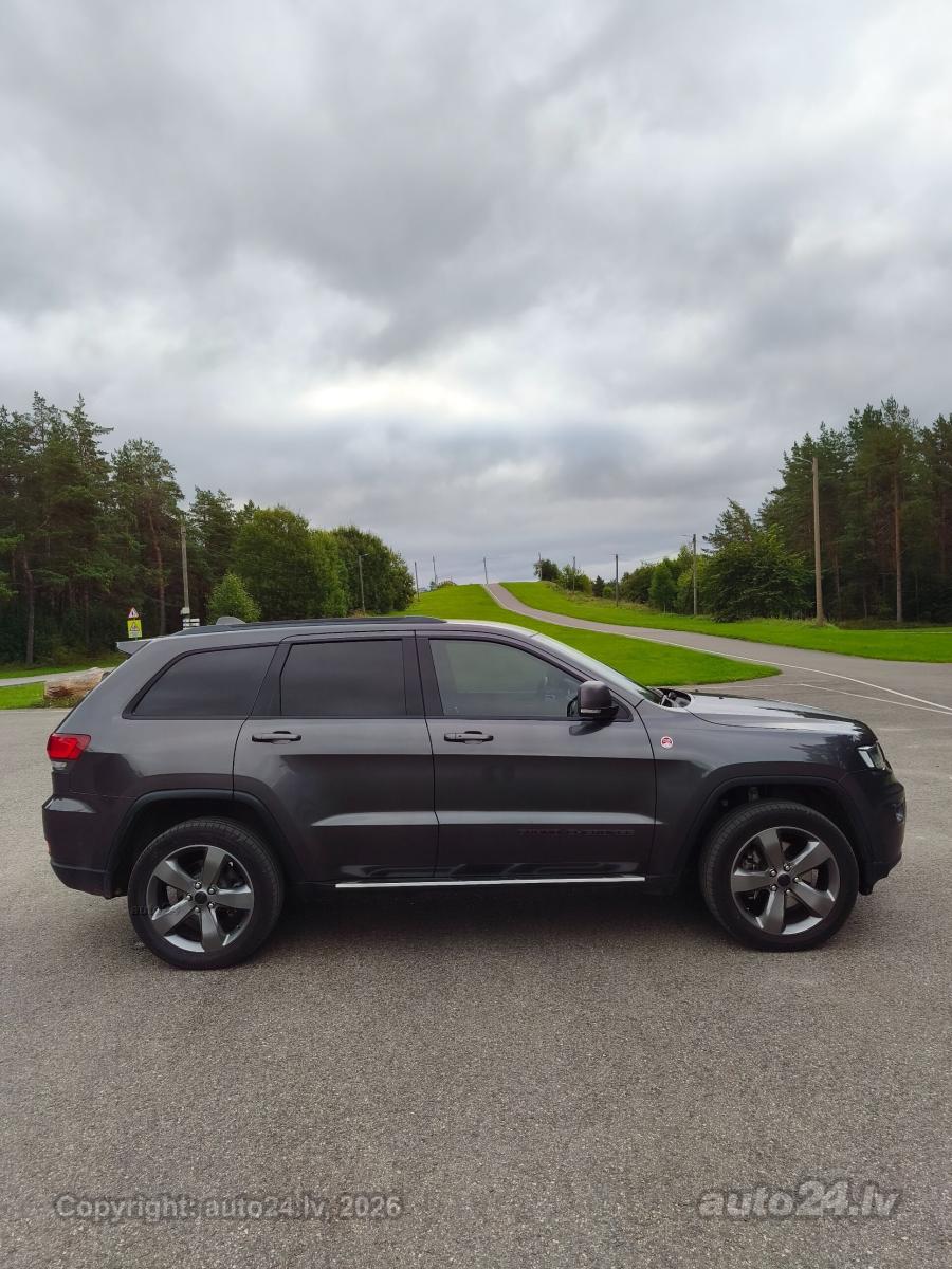 Grey Jeep Grand Cherokee 2018 in Tallinn, with an engine capacity of 3.00 L and mileage of 179 thousand km for 23000 €, photo 6 on AUTOMOTO.COM.LV