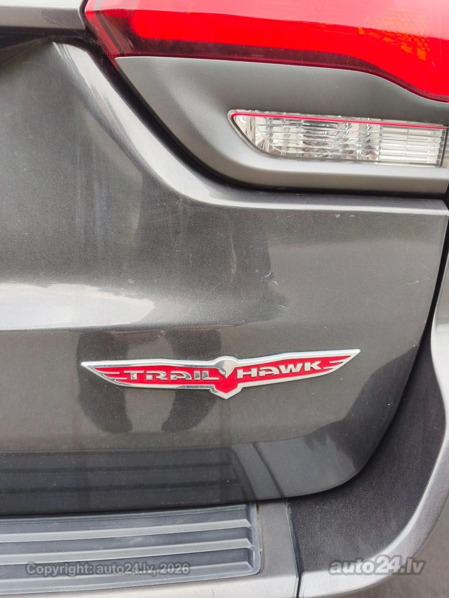 Grey Jeep Grand Cherokee 2018 in Tallinn, with an engine capacity of 3.00 L and mileage of 179 thousand km for 23000 €, photo 11 on AUTOMOTO.COM.LV