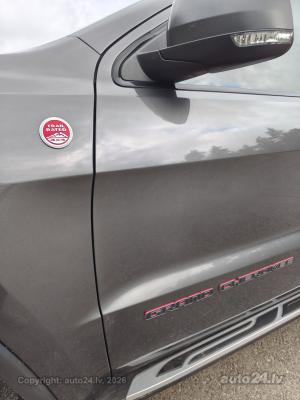 Grey Jeep Grand Cherokee 2018 in Tallinn, with an engine capacity of 3.00 L and mileage of 179 thousand km for 23000 €, photo 12 on AUTOMOTO.COM.LV