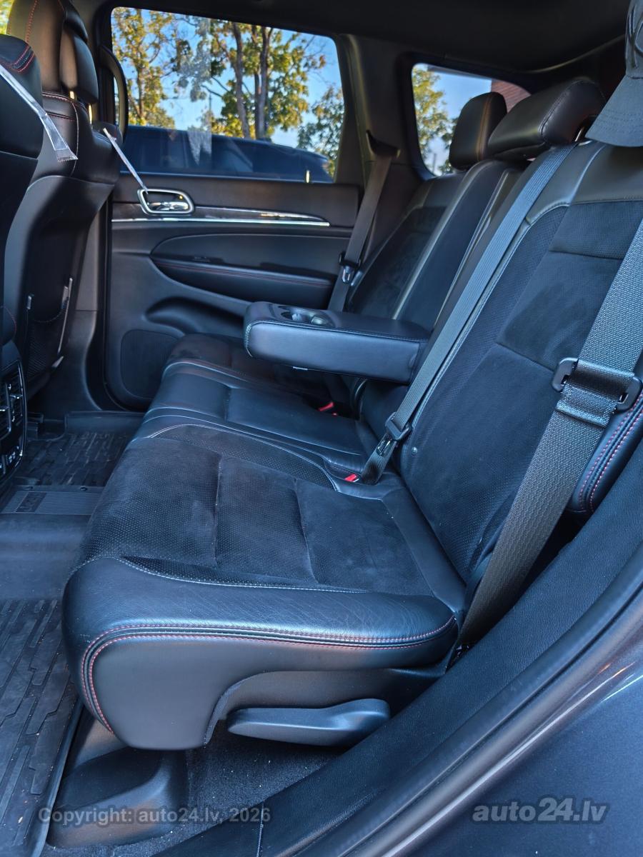 Grey Jeep Grand Cherokee 2018 in Tallinn, with an engine capacity of 3.00 L and mileage of 179 thousand km for 23000 €, photo 20 on AUTOMOTO.COM.LV