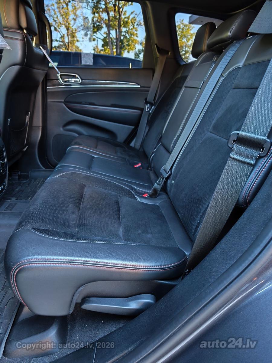 Grey Jeep Grand Cherokee 2018 in Tallinn, with an engine capacity of 3.00 L and mileage of 179 thousand km for 23000 €, photo 21 on AUTOMOTO.COM.LV