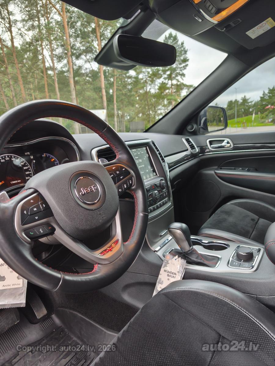 Grey Jeep Grand Cherokee 2018 in Tallinn, with an engine capacity of 3.00 L and mileage of 179 thousand km for 23000 €, photo 22 on AUTOMOTO.COM.LV