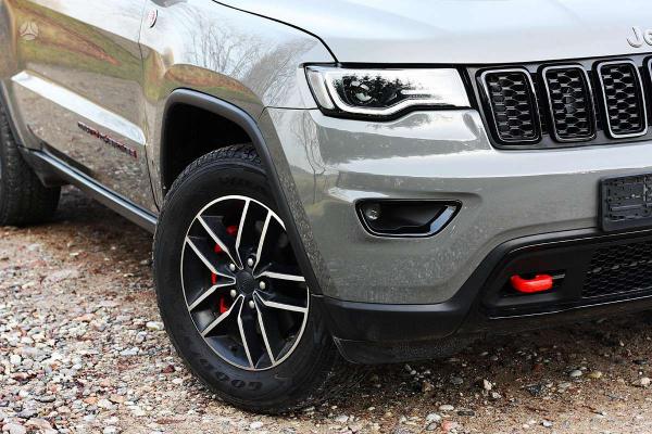 Pelēks Jeep Grand Cherokee 2019 Kretinga, ar dzinēja tilpumu 3.60 L un nobraukumu 150 tūkst. km par 19999 €, foto 9 vietnē AUTOMOTO.COM.LV