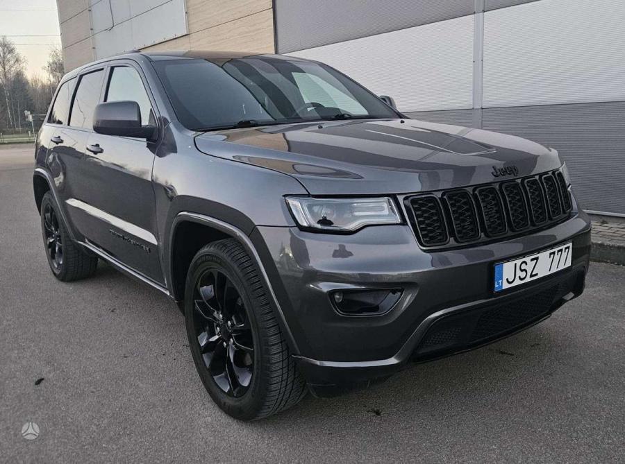 Grey Jeep Grand Cherokee 2019 in Siauliai, with an engine capacity of 3.60 L and mileage of 123 thousand km for 19900 €, photo 1 on AUTOMOTO.COM.LV