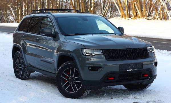 Pelēks Jeep Grand Cherokee 2019 Petrikaičiai, ar dzinēja tilpumu 3.60 L un nobraukumu 150 tūkst. km par 19299 €, foto 2 vietnē AUTOMOTO.COM.LV