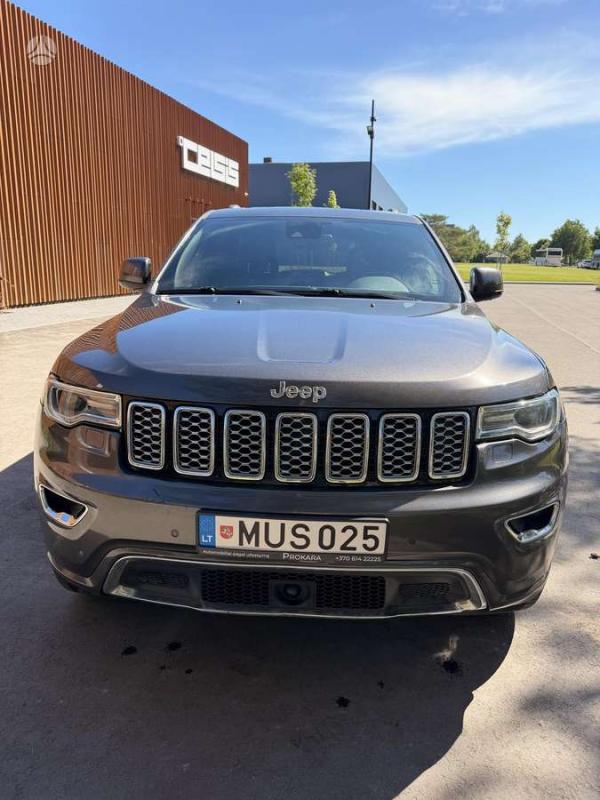 Grey Jeep Grand Cherokee 2019 in Klaipeda, with an engine capacity of 2.99 L and mileage of 190 thousand km for 16500 €, photo 3 on AUTOMOTO.COM.LV