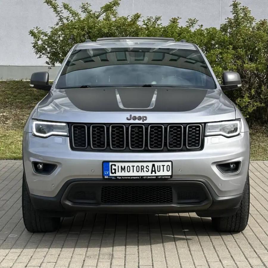 Pelēks Jeep Grand Cherokee 2019 Rīga, ar dzinēja tilpumu 3.00 L un nobraukumu 176 tūkst. km par 22990 €, foto 3 vietnē AUTOMOTO.COM.LV