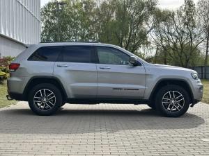 Pelēks Jeep Grand Cherokee 2019 Rīga, ar dzinēja tilpumu 3.00 L un nobraukumu 176 tūkst. km par 22990 €, foto 7 vietnē AUTOMOTO.COM.LV