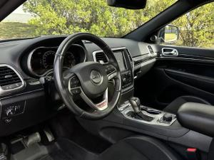 Pelēks Jeep Grand Cherokee 2019 Rīga, ar dzinēja tilpumu 3.00 L un nobraukumu 176 tūkst. km par 22990 €, foto 10 vietnē AUTOMOTO.COM.LV