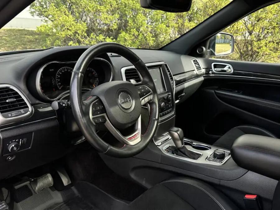 Pelēks Jeep Grand Cherokee 2019 Rīga, ar dzinēja tilpumu 3.00 L un nobraukumu 176 tūkst. km par 22990 €, foto 10 vietnē AUTOMOTO.COM.LV