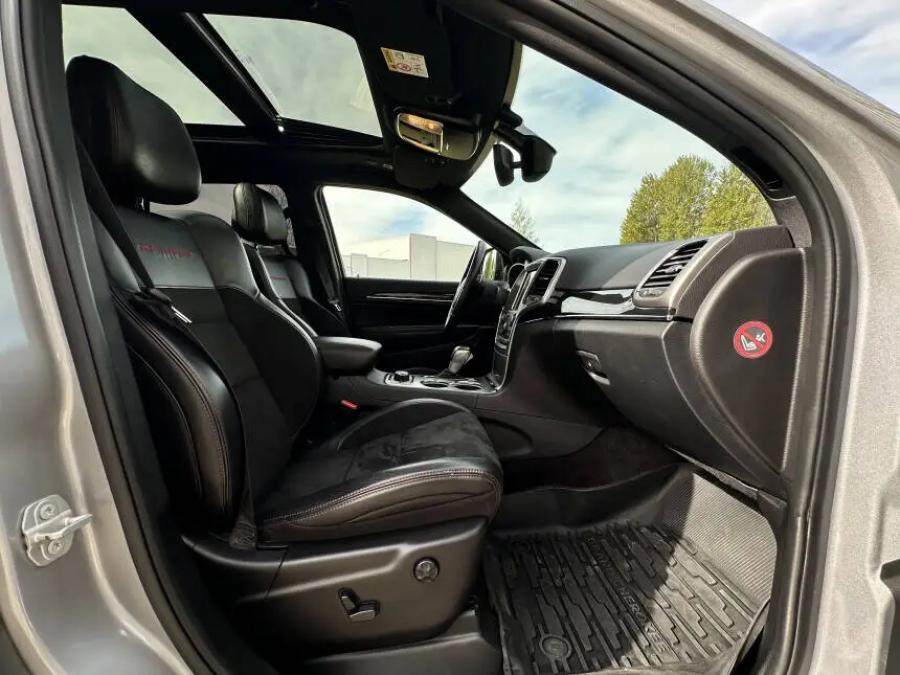 Pelēks Jeep Grand Cherokee 2019 Rīga, ar dzinēja tilpumu 3.00 L un nobraukumu 176 tūkst. km par 22990 €, foto 11 vietnē AUTOMOTO.COM.LV