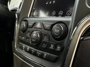 Pelēks Jeep Grand Cherokee 2019 Rīga, ar dzinēja tilpumu 3.00 L un nobraukumu 176 tūkst. km par 22990 €, foto 12 vietnē AUTOMOTO.COM.LV
