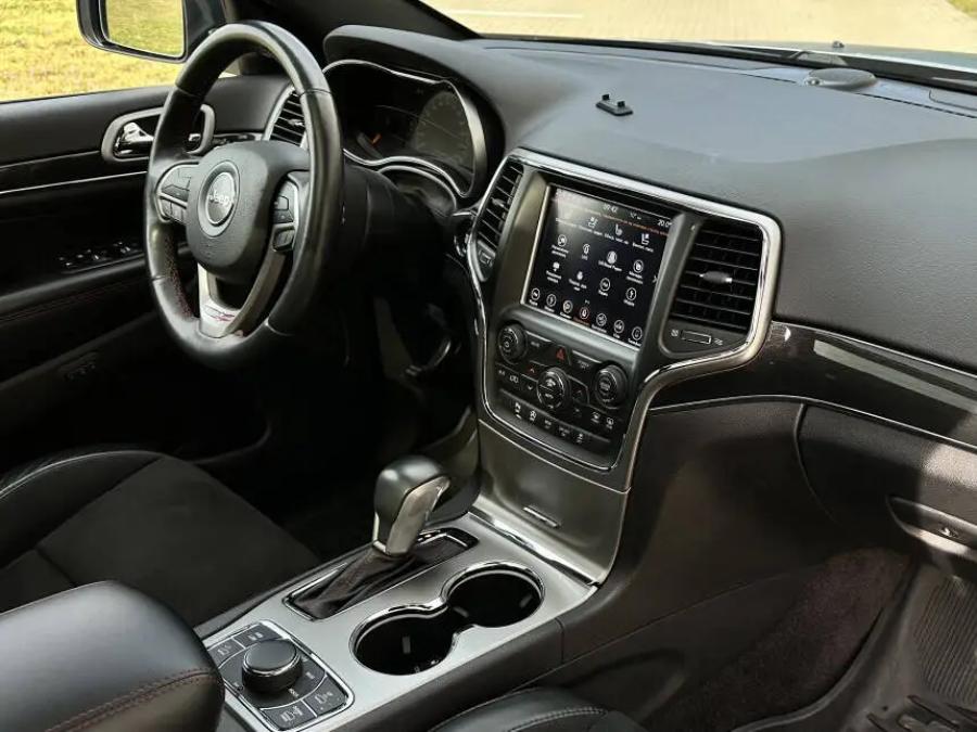 Pelēks Jeep Grand Cherokee 2019 Rīga, ar dzinēja tilpumu 3.00 L un nobraukumu 176 tūkst. km par 22990 €, foto 15 vietnē AUTOMOTO.COM.LV