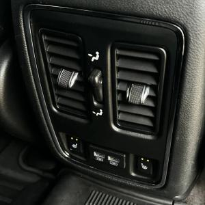 Pelēks Jeep Grand Cherokee 2019 Rīga, ar dzinēja tilpumu 3.00 L un nobraukumu 176 tūkst. km par 22990 €, foto 17 vietnē AUTOMOTO.COM.LV