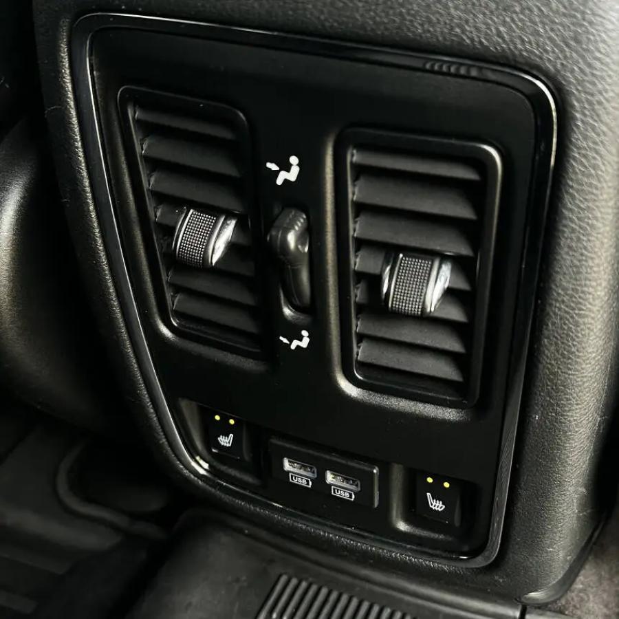 Pelēks Jeep Grand Cherokee 2019 Rīga, ar dzinēja tilpumu 3.00 L un nobraukumu 176 tūkst. km par 22990 €, foto 17 vietnē AUTOMOTO.COM.LV