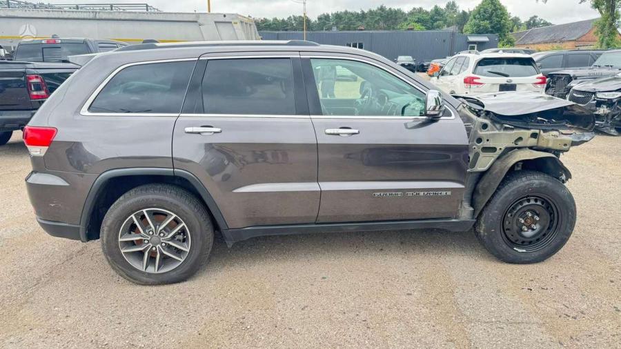 Pelēks Jeep Grand Cherokee 2019 Ukmergė, ar dzinēja tilpumu 3.60 L un nobraukumu 65 tūkst. km par 9900 €, foto 9 vietnē AUTOMOTO.COM.LV