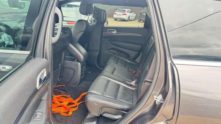 Pelēks Jeep Grand Cherokee 2019 Ukmergė, ar dzinēja tilpumu 3.60 L un nobraukumu 65 tūkst. km par 9900 €, foto 12 vietnē AUTOMOTO.COM.LV