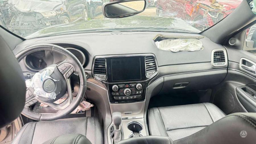 Pelēks Jeep Grand Cherokee 2019 Ukmergė, ar dzinēja tilpumu 3.60 L un nobraukumu 65 tūkst. km par 9900 €, foto 15 vietnē AUTOMOTO.COM.LV